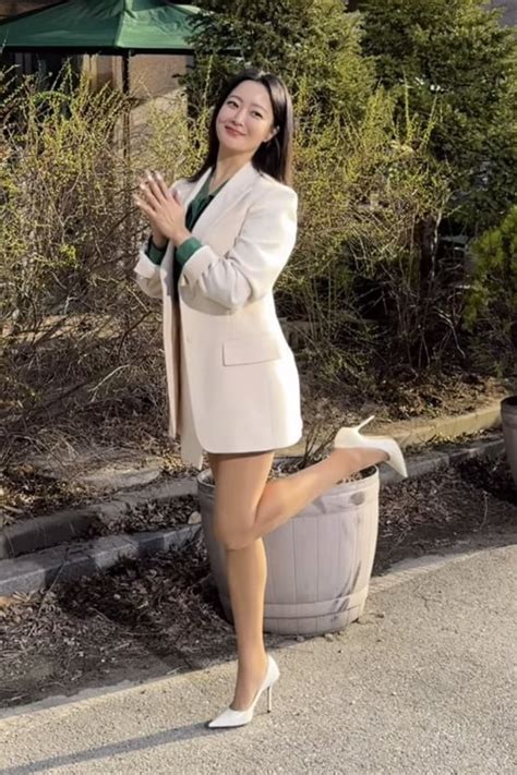 Kim Hee Sun Looks Great As She Turns In A Few Months Allkpop