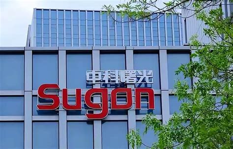 中科曙光 与 浪潮信息 ，双雄对决谁更胜一筹？ 在国内信息技术领域，中科曙光和浪潮信息无疑是两颗耀眼的明星。它们都拥有强 雪球
