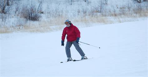 滑雪何须远行，新疆滑雪场歹歹的！周末约起