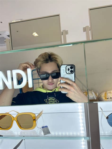 5 Male K Pop Idols Who Are The Kings Of Mirror Selcas Trends In