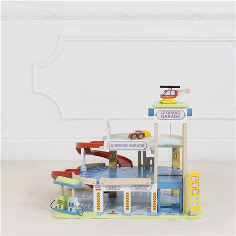 Le Toy Van Le Grand Wooden Garage Fsc 100 Qt Toys And Games