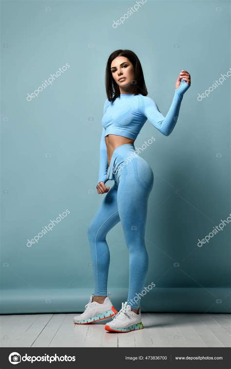 Hermosas Chicas Modelo Fitness Posando Usando Ropa Deportiva Chica En