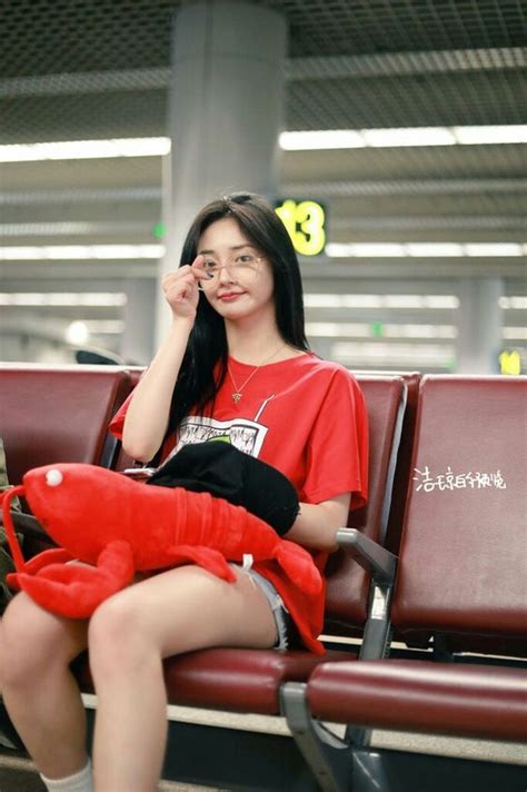 Zhou Jie Qiong 周洁琼 Pristin Mode Wanita Pakaian Bandara