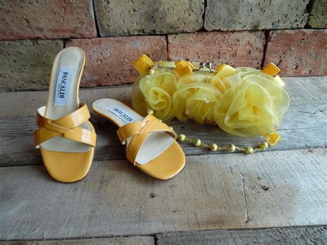 Női Alkalmi Cipők Divatos és Elegáns Menyasszonyi Ruhák Esküvői Ruhák