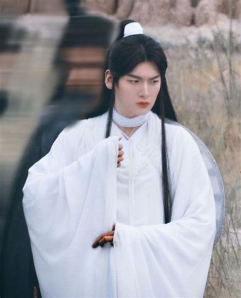 《天官賜福》劇版開拍，翟瀟聞被嘲諷丑，網友：鹿晗才是天選謝憐 每日頭條