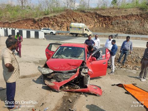शेलुबाजार टोल प्लाझा समोर झालेल्या अपघातात तीन गंभीर जखमी एक किरकोळ