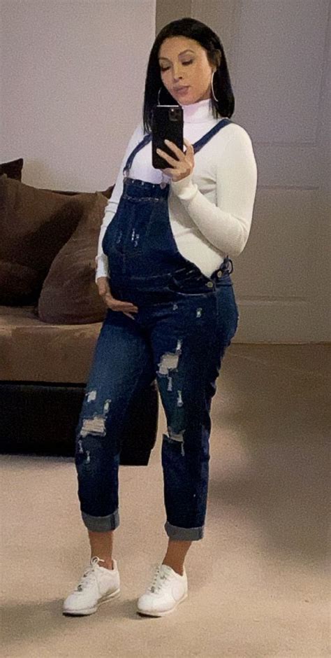 Cute Pregnancy Outfit With Overalls