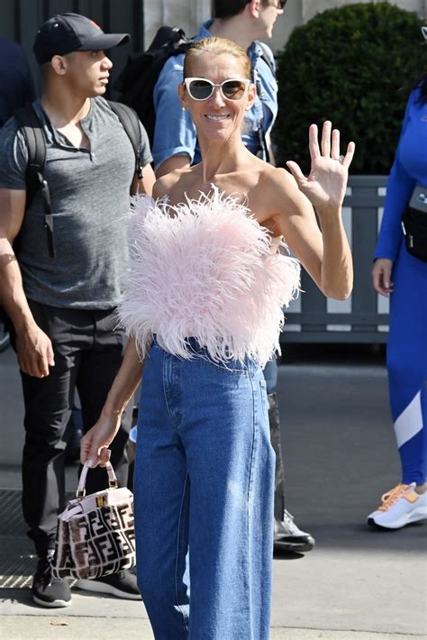 Photo Céline Dion à la sortie de l hôtel Crillon à Paris Le 28 juin