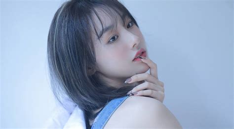 性感美女小姐姐清纯可爱！身材火辣真漂亮！ 搜狐大视野 搜狐新闻