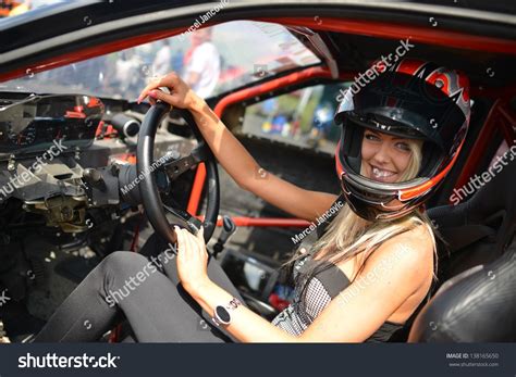12683 Car Racing Girls 库存照片、图片和摄影作品 Shutterstock