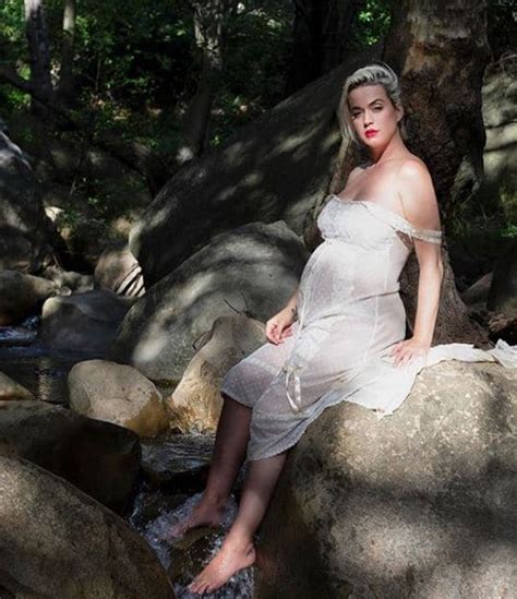Enceinte Katy Perry Dévoile Son Nouveau Titre Ses Rondeurs Et Même Un