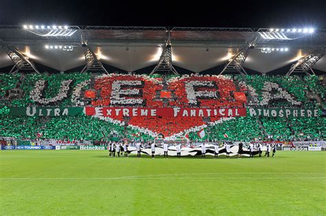 L Incroyable Tifo Des Ultras Du Legia Varsovie
