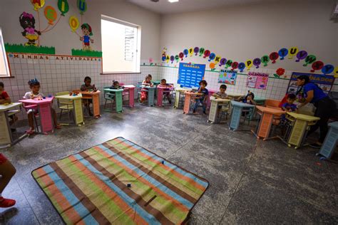 Creche Orlando Bitar Tem Bailinho De Carnaval Para As Crianças Nesta
