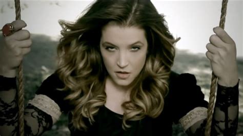 Lisa Marie Presley In Critical Condition Coma Induced Giant Freakin Robot