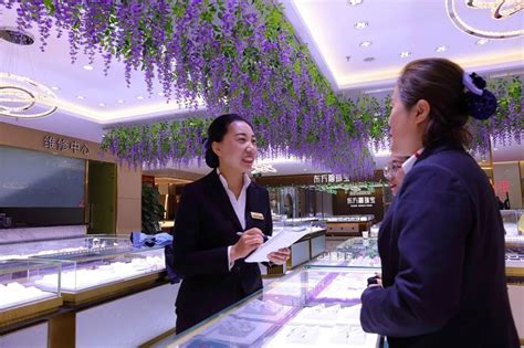 【榜样的力量】优秀员工张英：以诚相待，以心交心 搜狐大视野 搜狐新闻