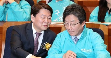 대화하는 안철수와 유승민