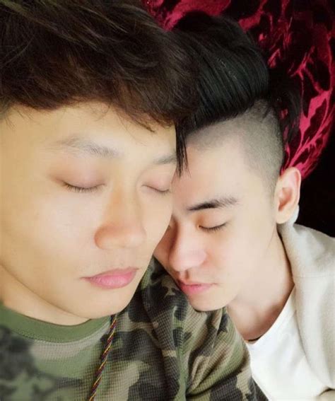 张云雷孟鹤堂关系好成“连体婴儿”不分你我，看完这合照都明白了 搜狐大视野 搜狐新闻
