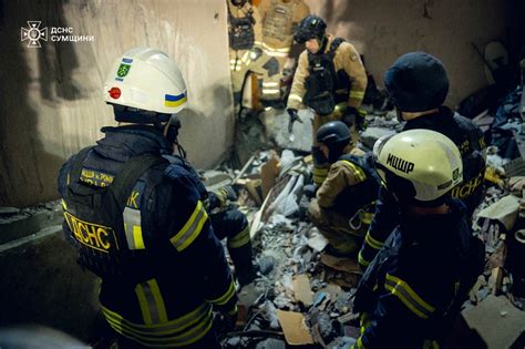 У Сумах завершили аварійно рятувальні роботи після влучання дрона у будинок фото Trueua