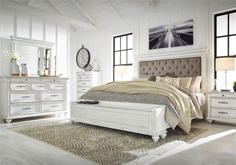 Kanwyn Whitewash Upholstered Queen Panel Storage Bedroom Set