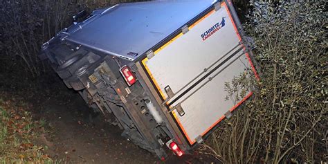 Auf Dem Weg Zur Imbissbude Drei Tonnen Dönerspieße Landen Im Graben Mopo