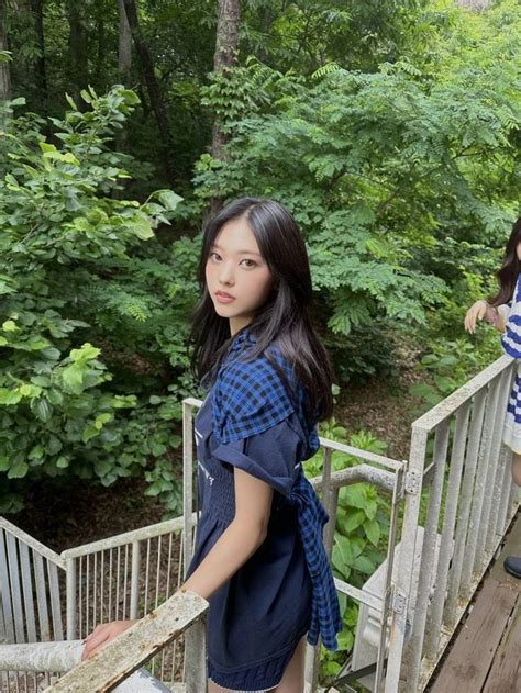 Pin By ⊹ 🌑 ۫ ꒰ 𝓓𝑖𝑜𝑟 ꒱ ♡ ۫ On 𝙝𝙖𝙚𝙧𝙞𝙣 2023 New Jeans Style Kpop