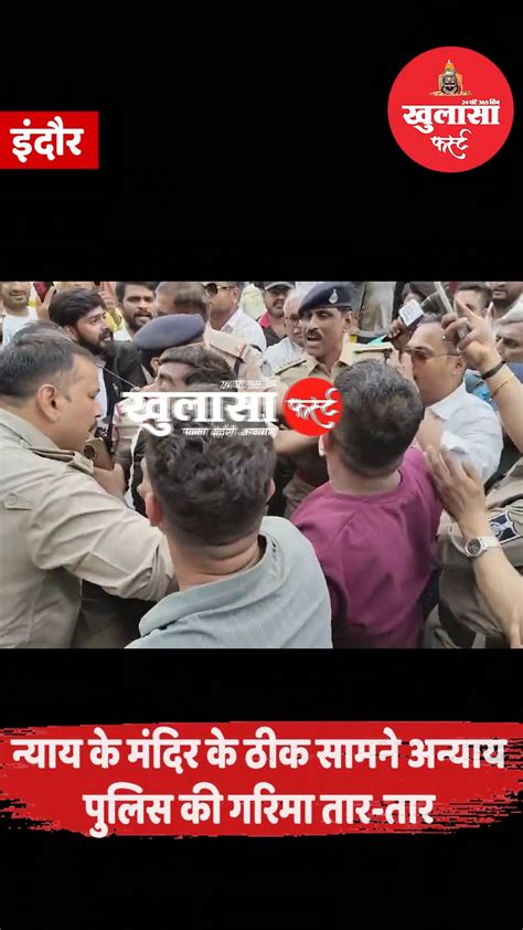 Khulasa First फुटपाथ पर सजे सिटी बसों के टिकट काउंटर Instagram
