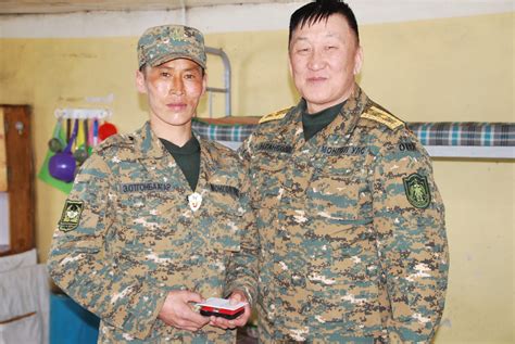Хилийн зөрчил илрүүлсэн байлдагч нар “онц хилчин” боллоо