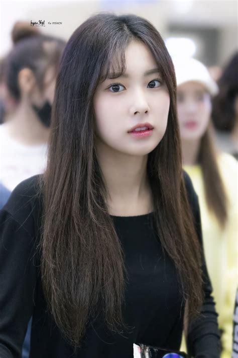 Hyewon Stare Scrolller