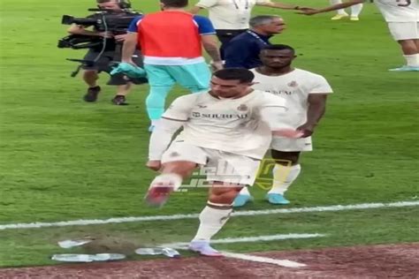 Momen Cristiano Ronaldo Tendang Botol Usai Diteriaki Nama Messi Jawa Pos