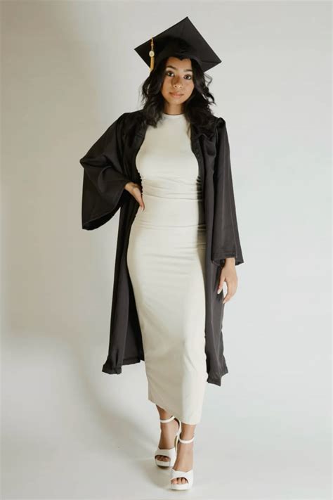 Graduation Photoshoot Grad Outfits Graduation Photoshoot Graduation
