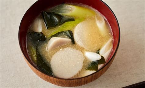 里芋の味噌汁の作り方。玉ねぎ入りや具沢山レシピ、里芋の下処理方法も！ ほほえみごはん 冷凍で食を豊かに ニチレイフーズ