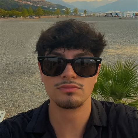 Simone Ambrosimo • Threads Say More