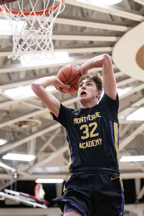 Uconn Men Aiming Sights High On National Recruiting Trail