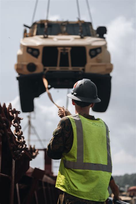Dvids Images 3rd Mlr Loads And Offloads Jltvs With Commercial
