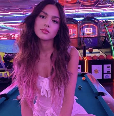 Pin On Olivia Pink Hair Olivia Liv
