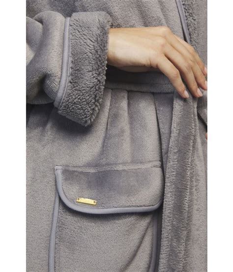Bata larga de invierno gris cruzada con cinturón de Selmark