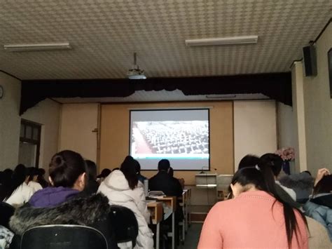 我院组织师生集体收看庆祝改革开放四十周年的大会盛况 青岛大学马克思主义学院