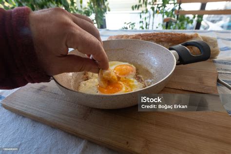 달걀은 여러 가지 식사에 간단하지만 맛있는 성분입니다 달걀에 대한 스톡 사진 및 기타 이미지 달걀 건강한 생활방식 건강한