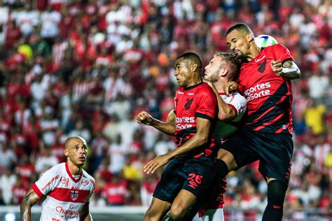 Contra O Athletico Crb Promove A Estreia De Um De Seus Oito