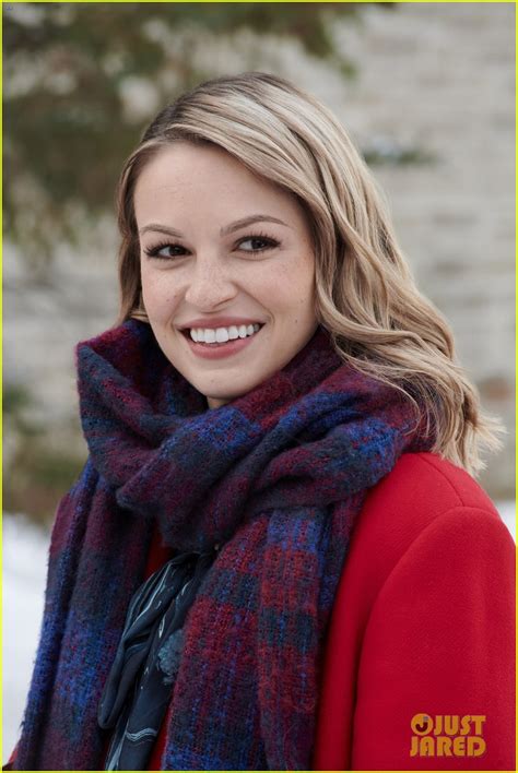 Photo Kayla Wallace Great Reaction Xmas List Clip Kevin Mcgarry Watch