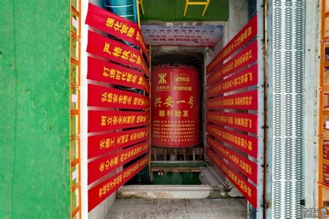 深圳16号线二期园山站～龙兴站区间首台盾构顺利始发 深圳地铁 地铁e族