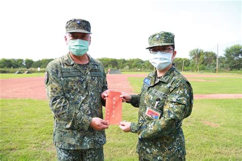 10軍團指揮官視導104旅新制教召整備 慰勉官兵辛勞 軍聞 10軍團指揮官視導104旅新制教召整備 慰勉官兵辛勞 青年日報