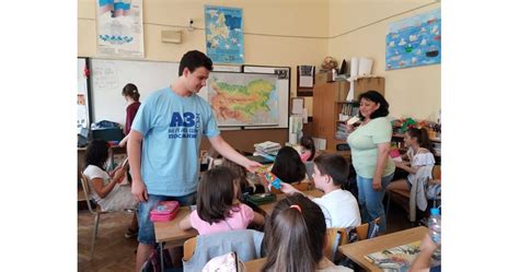 Интерактивни уроци за Деня на Европа направиха в свищовско училище