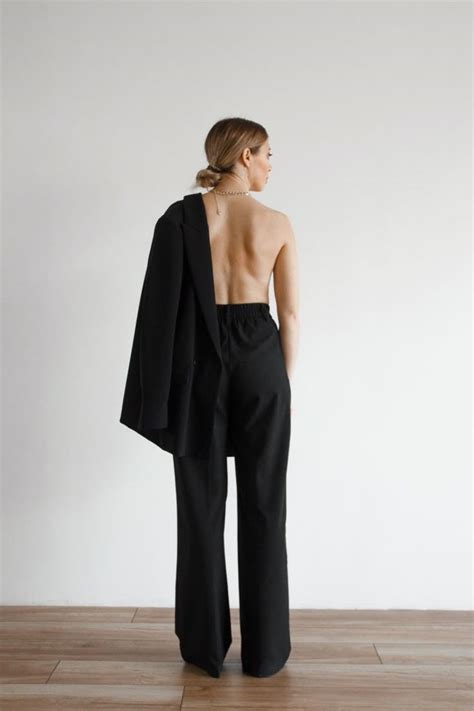 Девушка в костюме Fashion Photography Poses Photography Poses Women