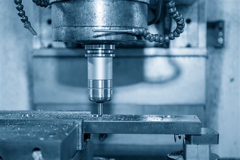단단한 볼 엔드 밀 공구로 금형 부품을 절단하는 Cnc 밀링 기계 Cnc 장치에 대한 스톡 사진 및 기타 이미지 Cnc 장치