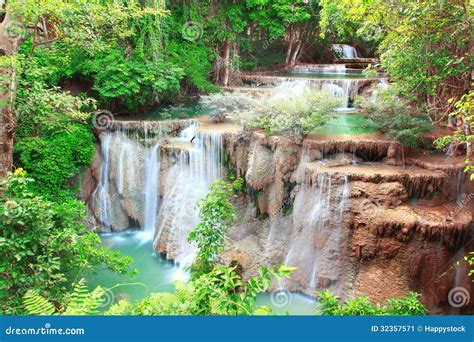 Cachoeira Do Kamin Dos Mae De Huay Imagem De Stock Imagem De Curso