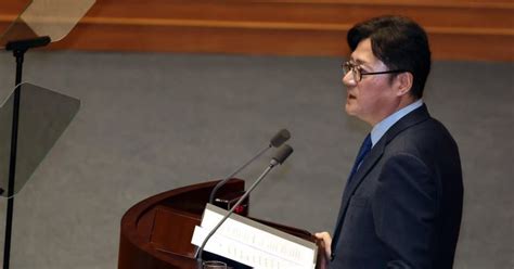 교섭단체 대표 연설하는 홍익표 원내대표