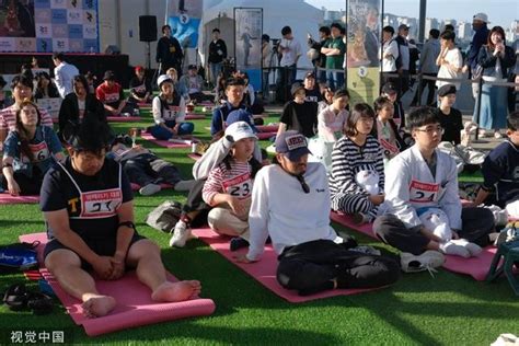 韩国首尔举行汉江发呆大赛 新浪图片