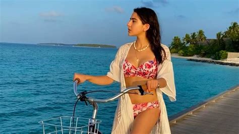 কখনও ক্রিকেটার শুভমন গিল এর সঙ্গে প্রেমের গুঞ্জন কখনও বিকিনিতে আগুন