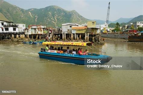 Wisatawan Menikmati Perjalanan Perahu Di Hong Kong Cina Foto Stok